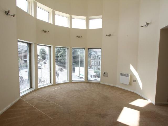 Bridge Court, Causeway, Banbury, Oxon OX16, 2 bed flat to rent, £1,200 pcm | PrimeLocation