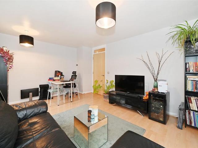 Bridge Court, E14 2DS, London