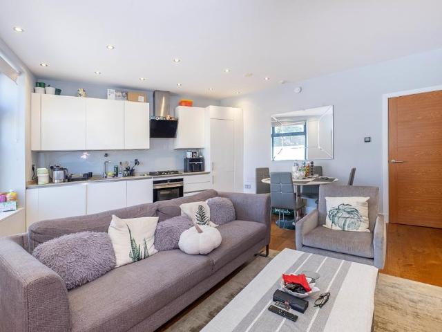 Bridge End Close Kingston Upon Thames. 1 bed flat to rent £1,850 pcm £427 pw