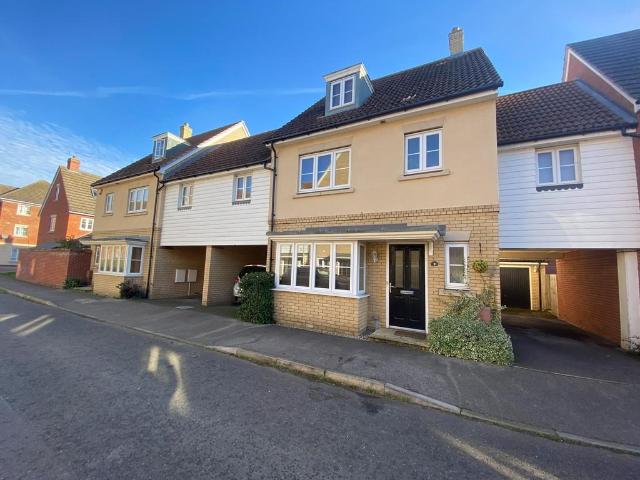 Bridge Farm Close, Mildenhall IP28 4 bed townhouse to rent £1,575 pcm £363 pw