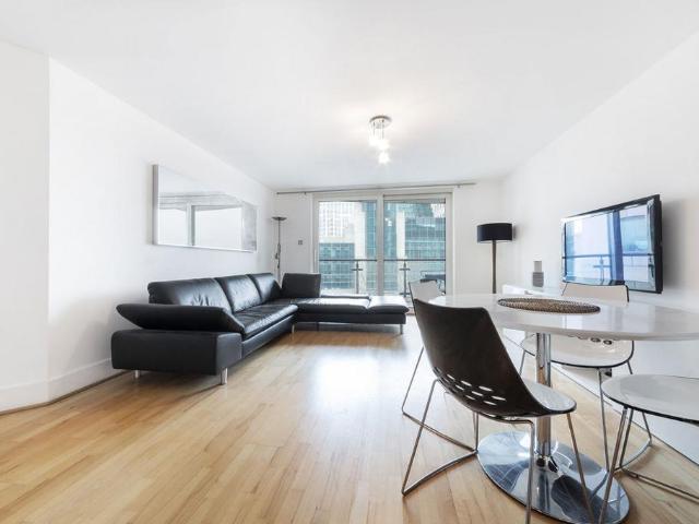 Bridge House, Nine Elms SW8 2 bed flat to rent £3,100 pcm £715 pw