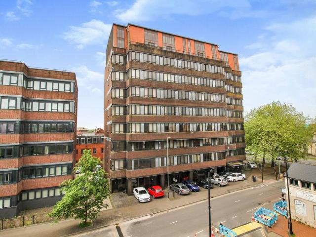 Bridge House, Swindon SN1 2 bed apartment to rent £1,150 pcm £265 pw