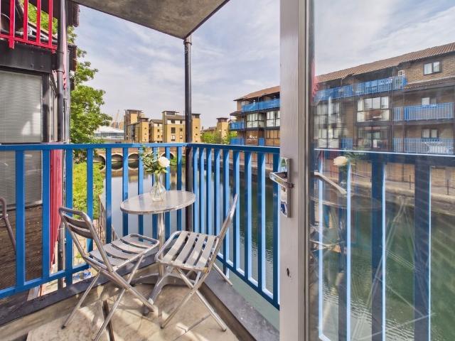 Bridge House Quay, London E14, 1 bed flat to rent, £1,850 pcm | PrimeLocation