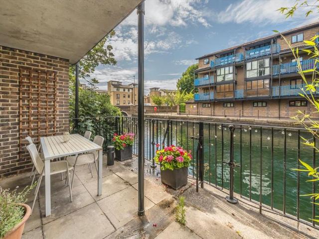 Bridge House Quay, London E14 5 bed house to rent £4,900 pcm £1,131 pw