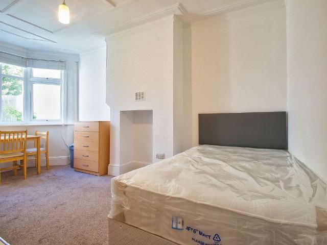 Bridge Lane, Golders Green NW11, Room to rent, £750 pcm | PrimeLocation