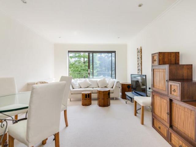 Bridge Lane, London NW11 2 bed flat to rent £1,950 pcm £450 pw