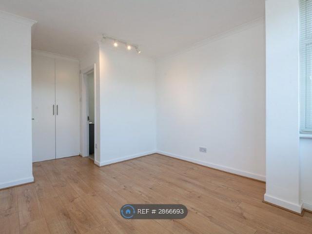 Bridge Lane, London NW11, 3 bed flat to rent, £2,390 pcm | PrimeLocation