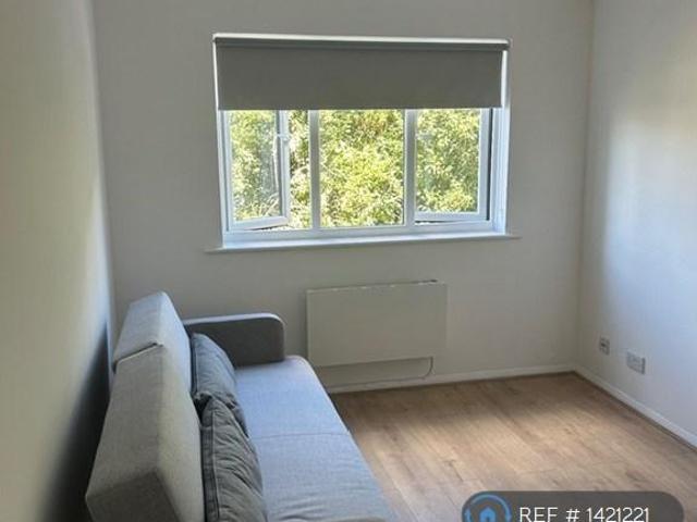 Bridge Meadows, London, SE14 1 bed flat to rent £1,450 pcm £335 pw