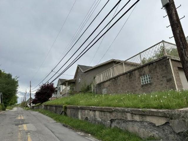 Bridge St