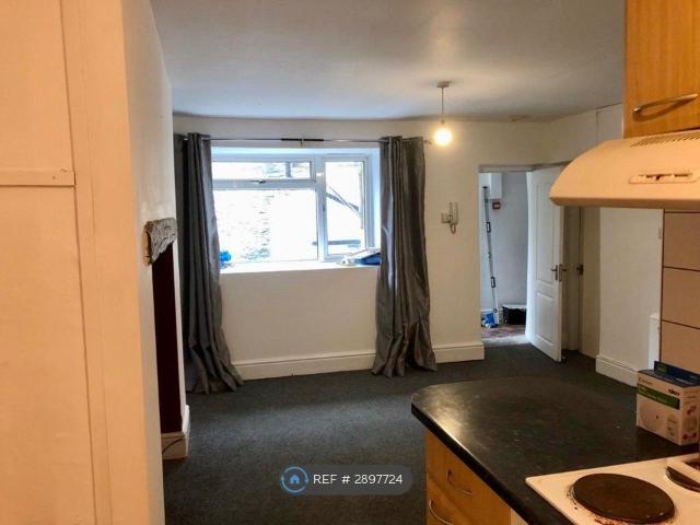 Bridge Street, Newcastle Emlyn SA38, 2 bed flat to rent, £675 pcm | PrimeLocation