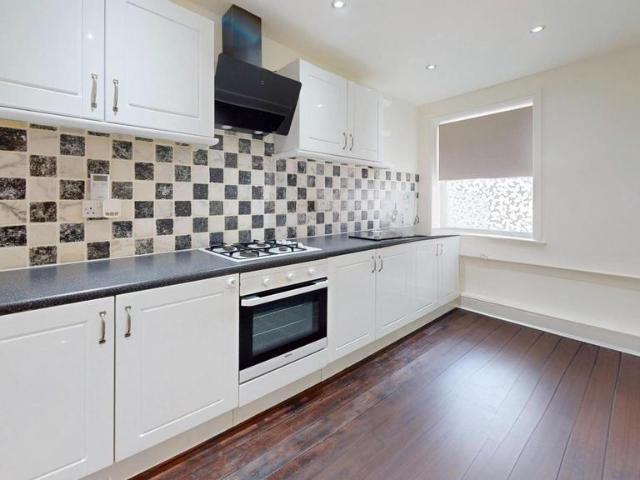 Bridge Street, Otley, LS21 1BQ 2 bed duplex to rent £1,150 pcm £265 pw