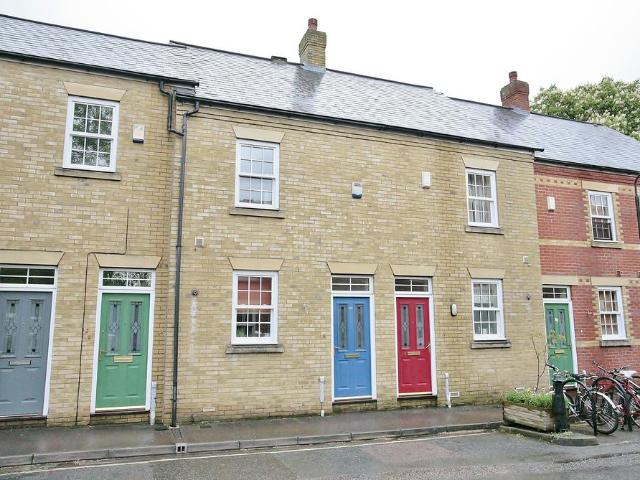 Bridge Street, Osney, Oxford. 3 bed terraced house to rent £2,300 pcm £531 pw