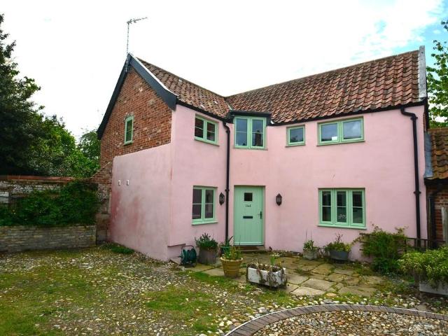 Bridge Street, Bungay 3 bed detached house to rent £1,375 pcm £317 pw
