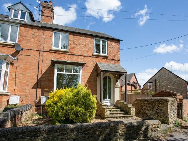 Bridge Street, Brackley, Northamptonshire NN13, 3 bed cottage to rent, £1,375 pcm | PrimeLocation