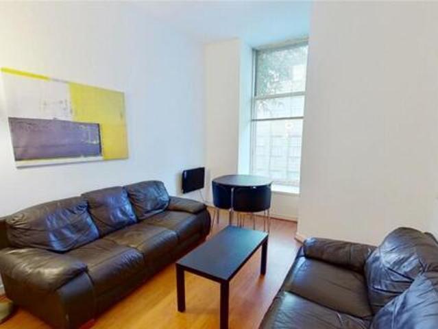 Bridge Street, City Centre, 3 Bedroom Flat