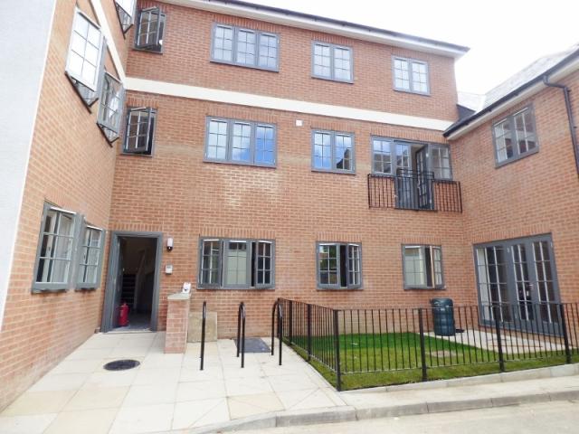 Bridge Street, Leatherhead KT22, 1 bed flat to rent, £1,250 pcm | PrimeLocation