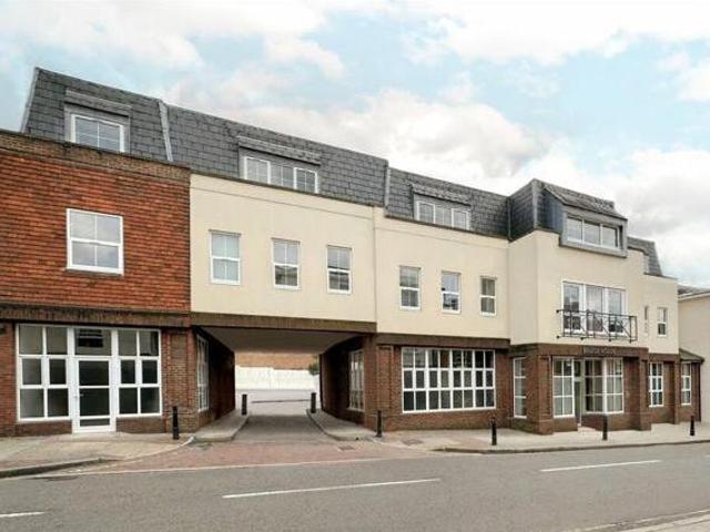 Bridge Street, Leatherhead, Studio Flat For