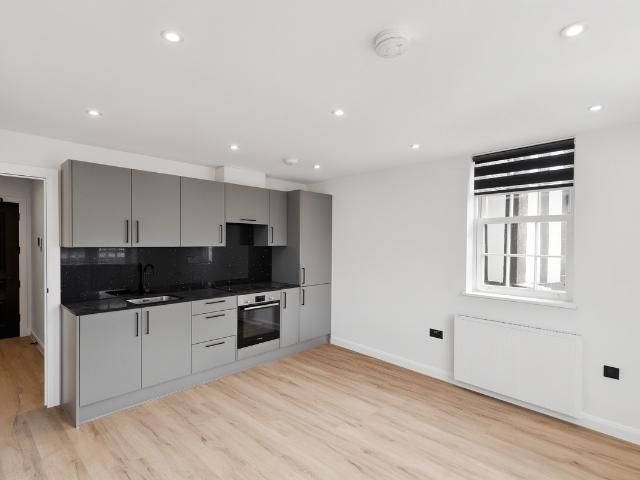 Bridge Street, Leatherhead, Surrey KT22, 1 bed flat to rent, £1,200 pcm | PrimeLocation