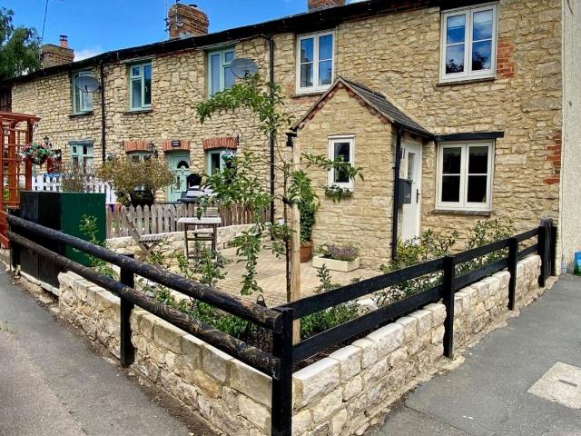 Bridge Street, Thornborough MK18, 2 bed end terrace house to rent, £1,295 pcm | PrimeLocation