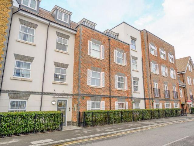 Bridge Street, Walton On Thames 2 bed apartment to rent £1,750 pcm £404 pw