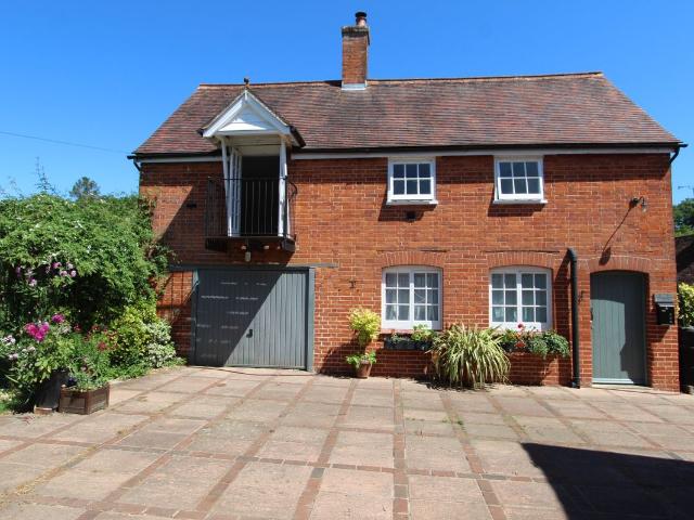 Bridge Street, Wickham PO17, 1 bed flat to rent, £1,000 pcm | PrimeLocation