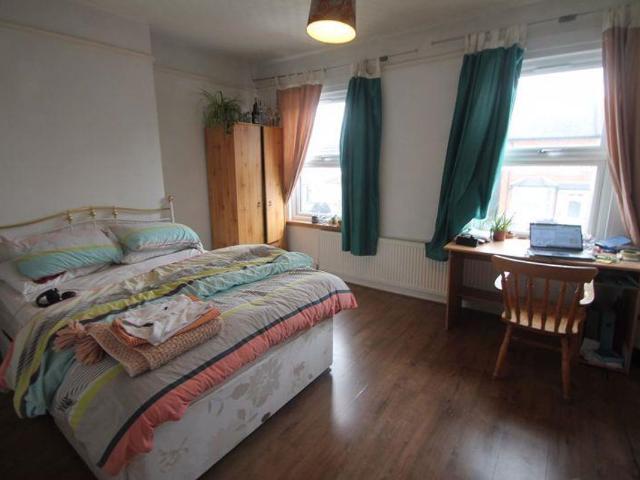 Bridge Road, Uxbridge UB8, 4 bed semi detached house to rent, £2,400 pcm | PrimeLocation