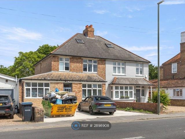 Bridge Road, Chertsey KT16, Studio to rent, £845 pcm | PrimeLocation