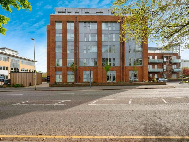 Bridge Road East, Welwyn Garden City AL7, 1 bed flat to rent, £1,300 pcm | PrimeLocation
