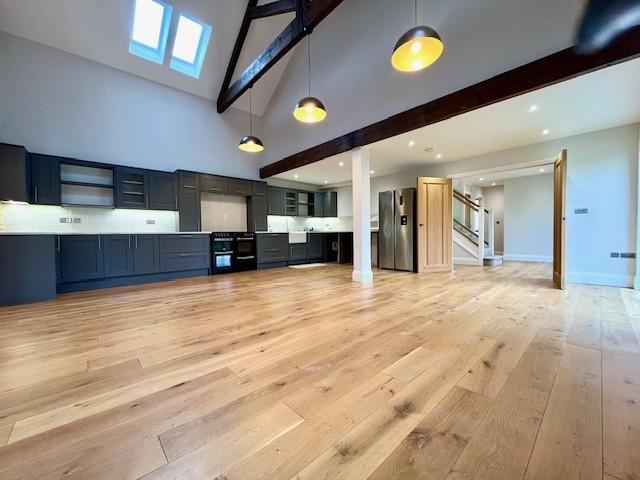 Bridge Road, HUNTINGDON, PE28 4 bed barn conversion to rent £2,250 pcm £519 pw