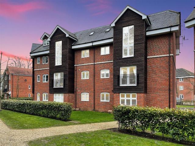 Bridge Road, Hunton Bridge, Kings Langley WD4, 2 bed flat to rent, £1,600 pcm | PrimeLocation