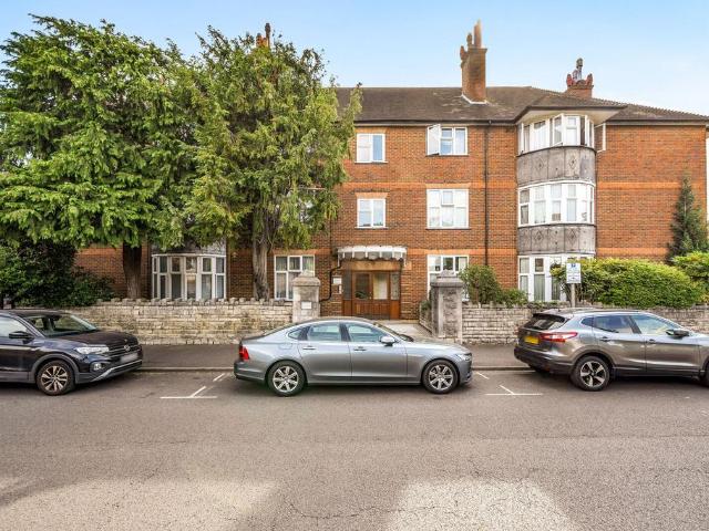 Bridge Road, Sutton, SM2 3 bed flat to rent £2,400 pcm £554 pw