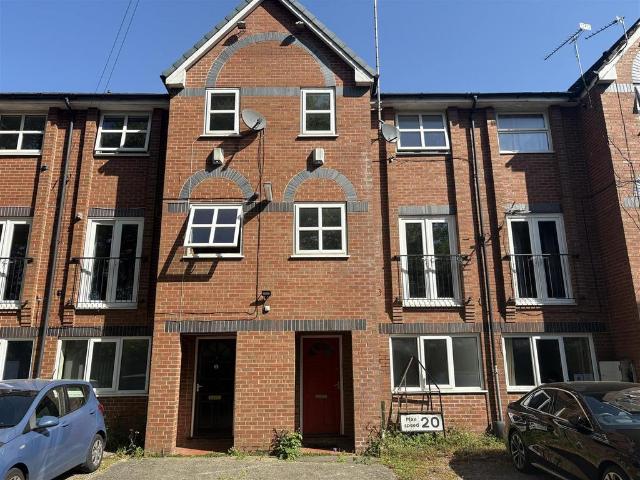 Bridgelea Road, Manchester 6 bed terraced house to rent £2,730 pcm £630 pw