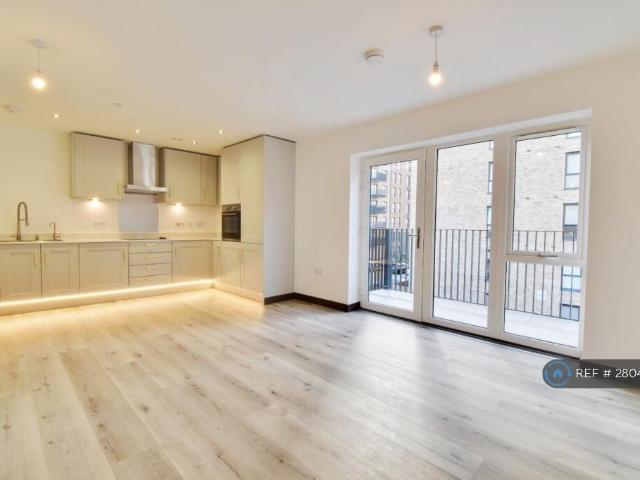 Bridgeman House, Watford, WD18 2 bed flat to rent £1,860 pcm £429 pw