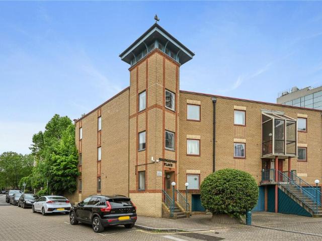 Bridgeport Place, London E1W 2 bed flat to rent £3,500 pcm £808 pw
