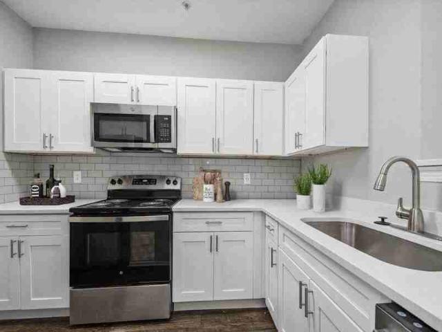 Bridges at Oakbend 3 Bedroom Apartment for Rent at 195 E Round Grove Rd, Lewisville, TX 75067