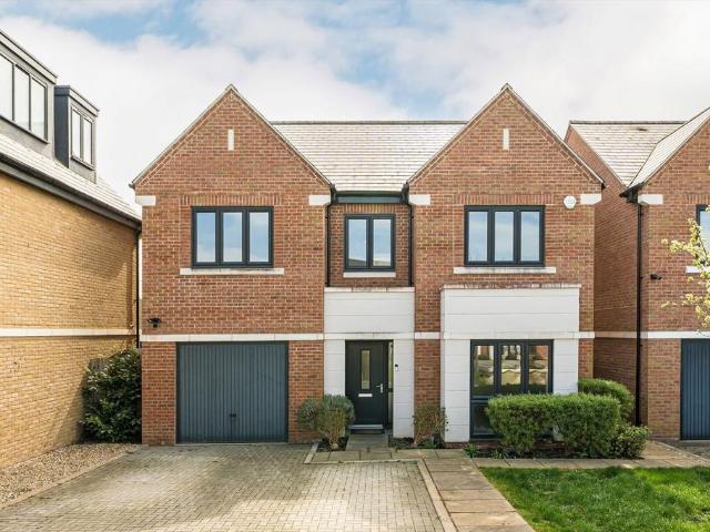 Bridges Avenue, East Molesey KT8 4 bed house to rent £3,895 pcm £899 pw