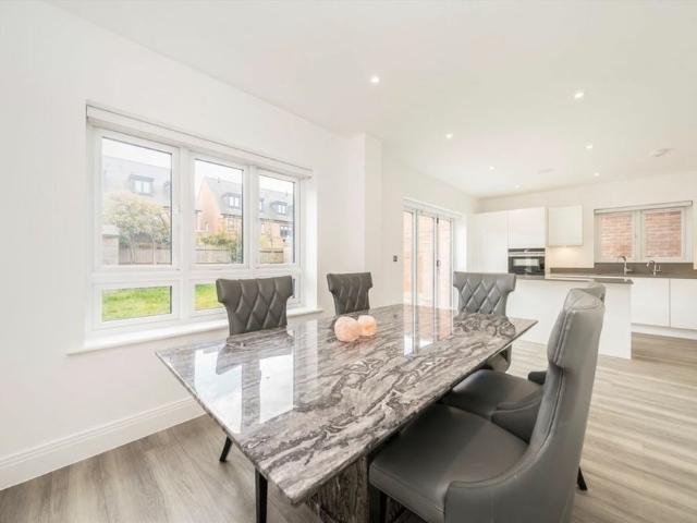 Bridges Avenue, KT8, London