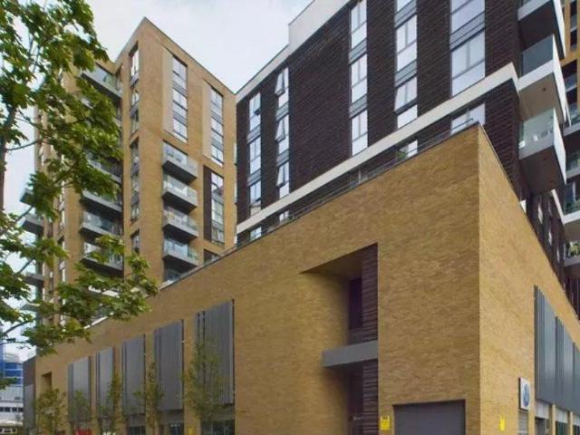 Bridges Court Road, Battersea 2 bed flat to rent £3,800 pcm £877 pw