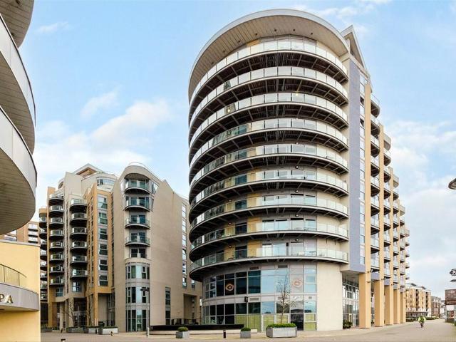 Bridges Court Road, London SW11 1 bed flat to rent £2,379 pcm £549 pw