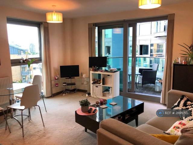 Bridges Court Road, London, SW11 2 bed flat to rent £2,400 pcm £554 pw