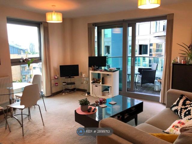 Bridges Court Road, London SW11, 2 bed flat to rent, £2,400 pcm | PrimeLocation