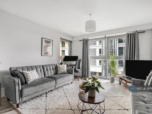 Bridges Court Road, London, SW11 2 bed flat to rent £2,500 pcm £577 pw