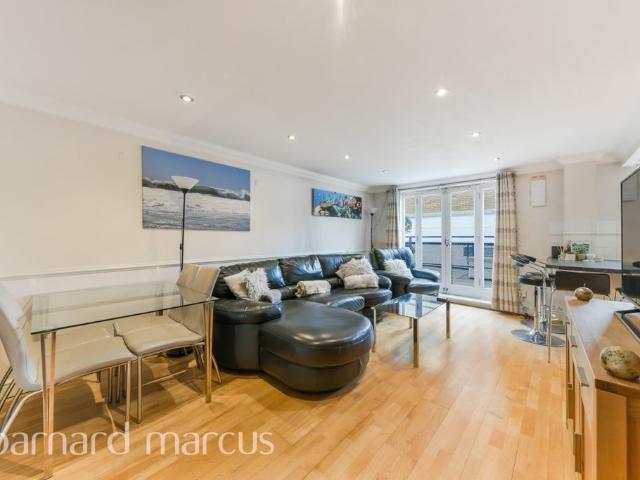 Bridges Court Road, London SW11, 2 bed flat to rent, £2,810 pcm | PrimeLocation