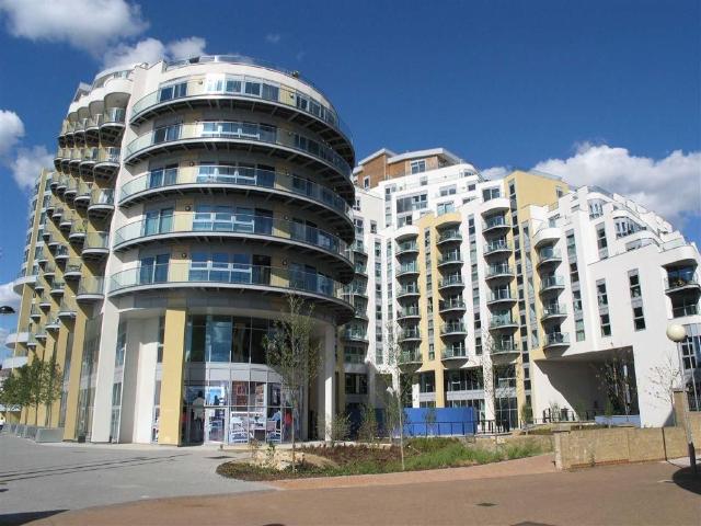 Bridges Court Road, London SW11, 2 bed flat to rent, £3,199 pcm | PrimeLocation