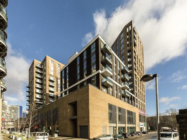 Bridges Court Road, London SW11 2 bed flat to rent £3,142 pcm £725 pw