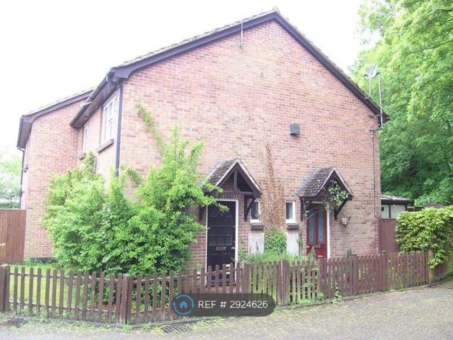 Bridgestone Drive, Bourne End SL8, 1 bed terraced house to rent, £1,250 pcm | PrimeLocation
