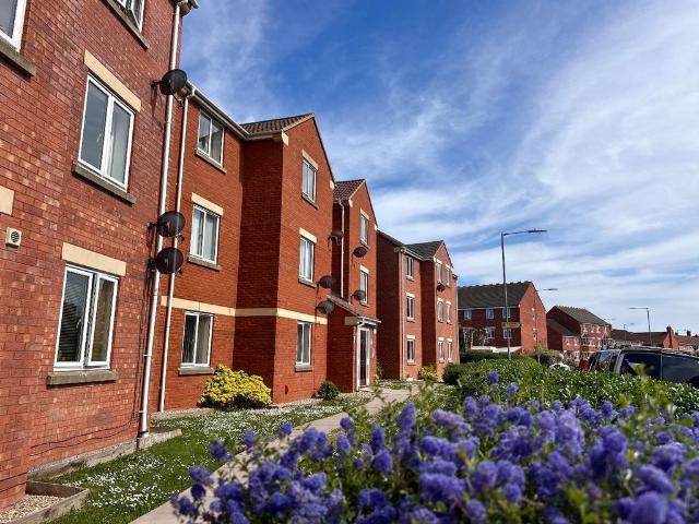 Bridgwater, Somerset TA6 2 bed apartment to rent £1,050 pcm £242 pw