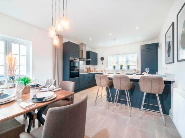 Bridle Close, Exeter EX2, 4 bed town house to rent, £3,000 pcm | PrimeLocation