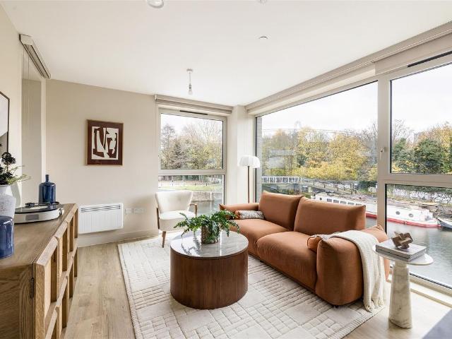 Bridle House, 4 Stables Yard, London E3, 2 bed flat to rent, £3,000 pcm | PrimeLocation