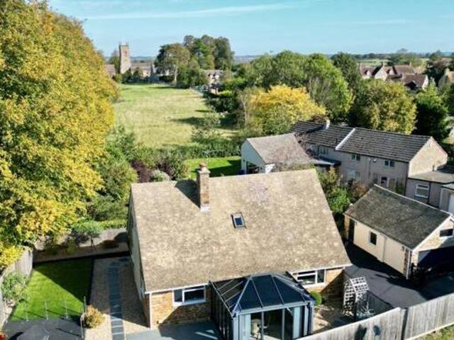 Bridle Path, Brafield On The Green, 5 Bedroom Detached